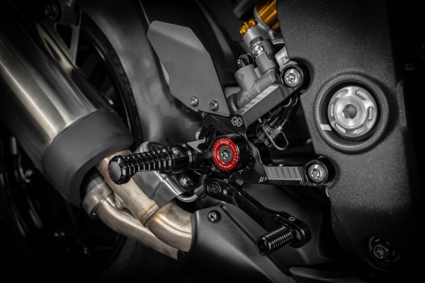 Gilles Tooling MUE2 Adjustable Rearsets | Triumph Speed Triple 1200 RR ...