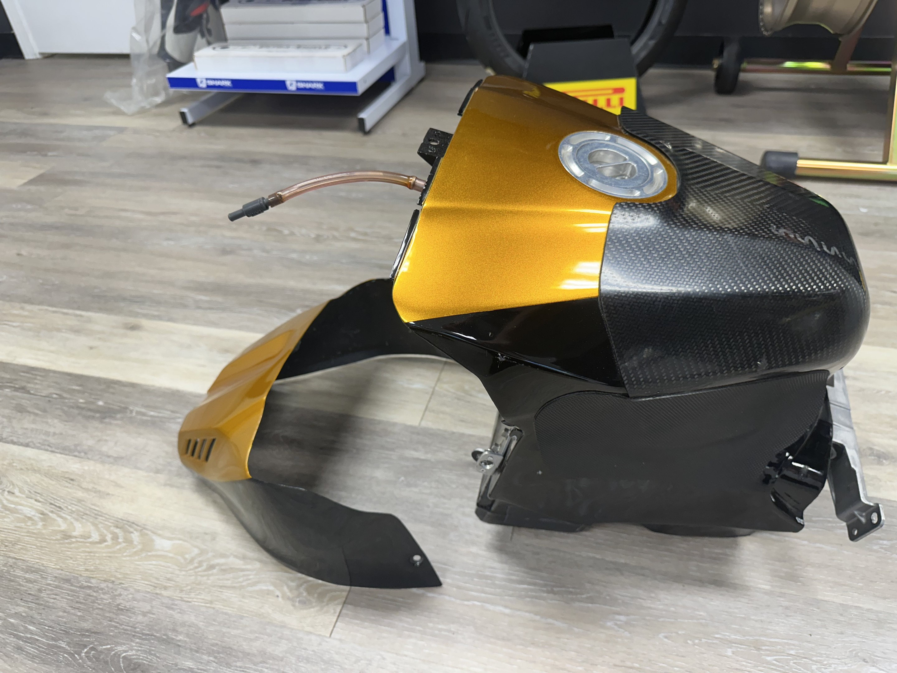 Factory YMUS / Westby Racing Superbike Fuel Tank Assembly - 2015-2025 ...